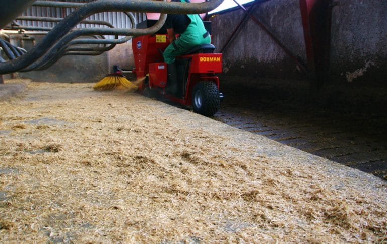 BOBMAN Machines: Efficient Solutions for Livestock Bedding