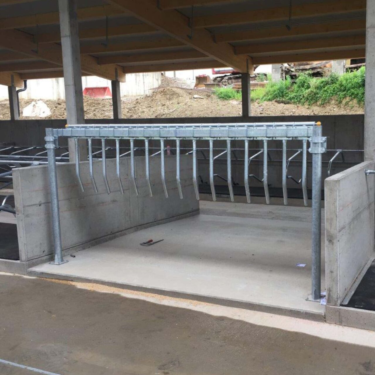 Cosnet Finger Gates: Ideal Solution for Controlled Barn Flow